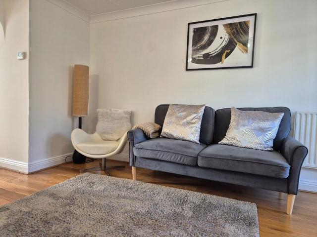 2 Bed Maisonette, Undine Road, E14