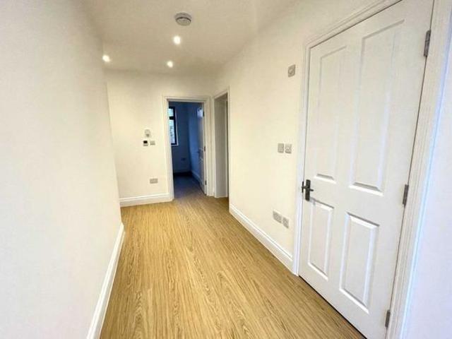 2 Bed Maisonette, Whitehorse Road, CR0