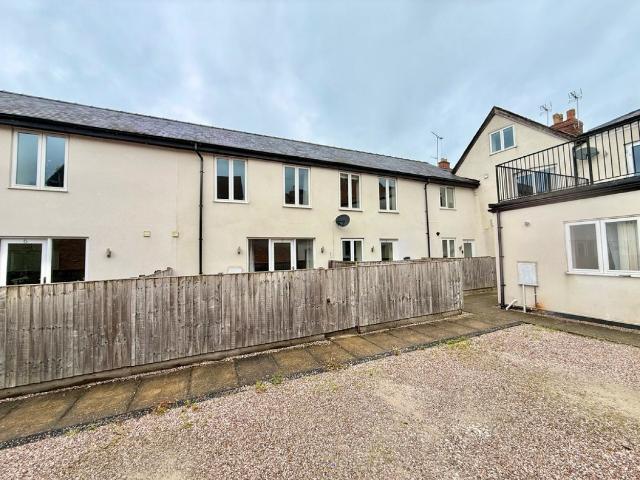 2 bed Mews to Let