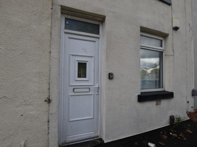 2 Bed Mid Terraced House for rent