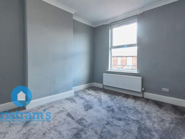 2 bed Mid Terraced House for Rent