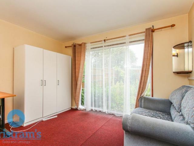 2 bed Mid Terraced House for Rent