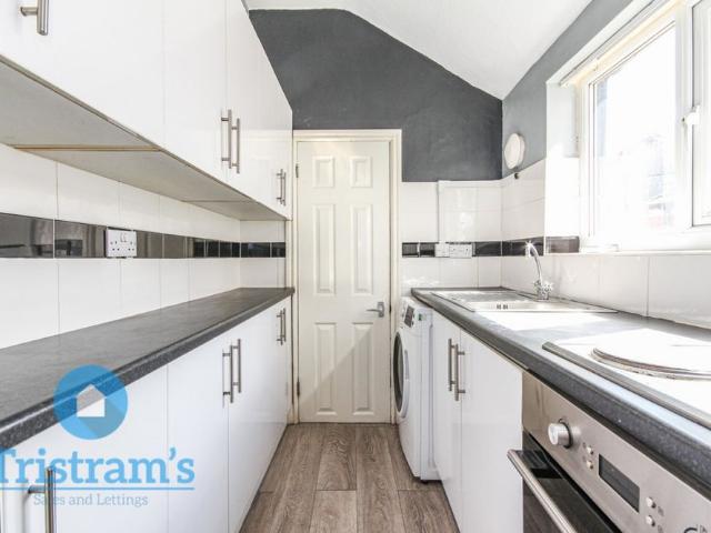 2 bed Mid Terraced House for Rent