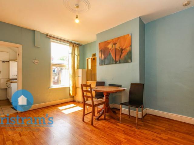 2 bed Mid Terraced House for Rent