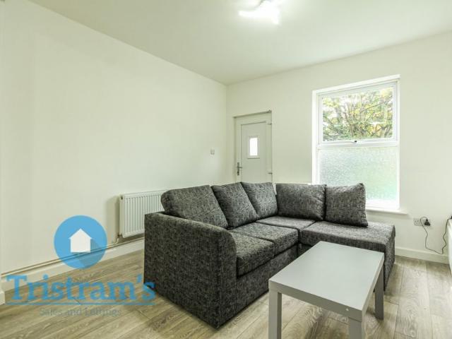 2 bed Mid Terraced House for Rent