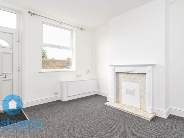 2 bed Mid Terraced House for Rent