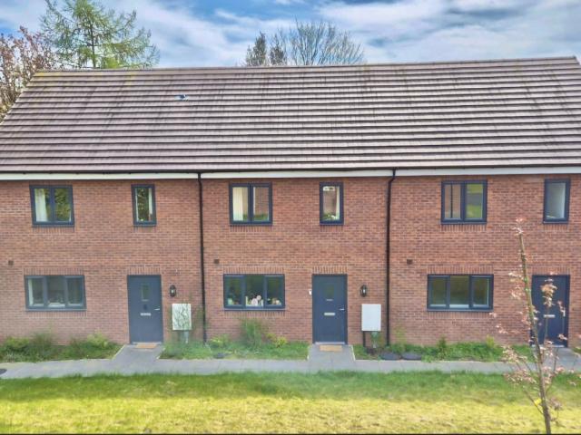 2 bed Mid Terraced House to Let