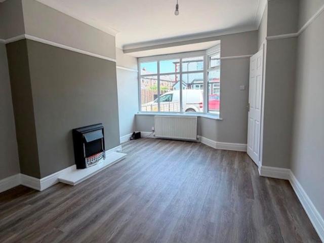 2 bed mid terraced house to rent in Brookside Avenue, Manchester, M43
