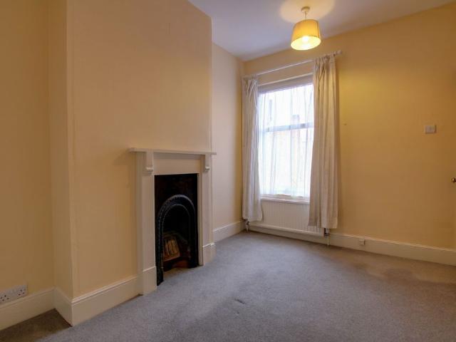 2 bed mid terraced house to rent in St. Leonards Road, Leicester, LE2