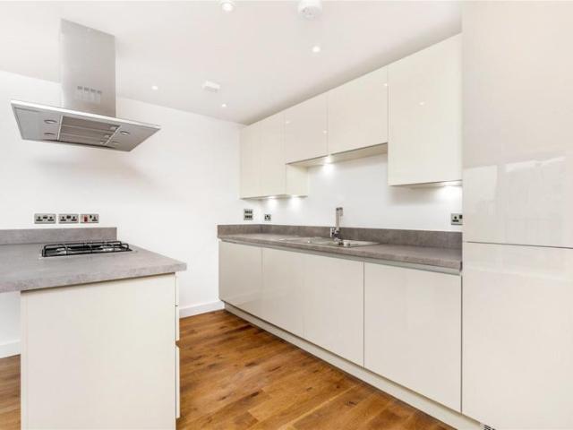 2 bed modern flat in Greenwich