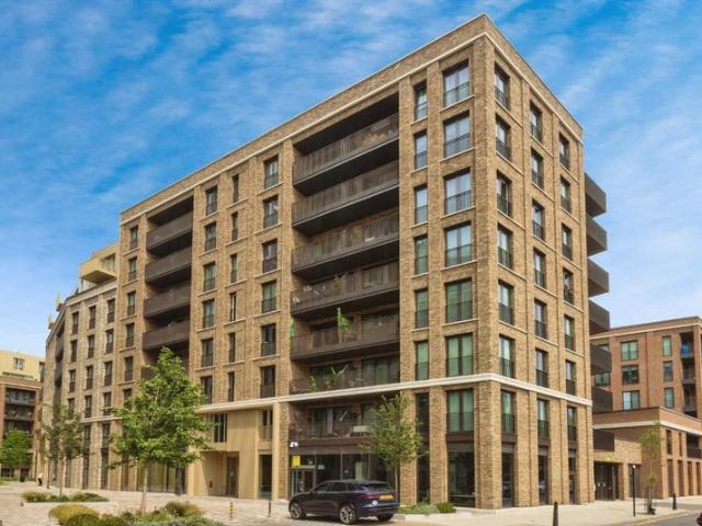 2 Bed Modern Luxury Apartment in E1