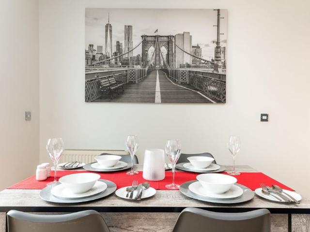 2 Bed Penthouse, Fully Furnished In North Leeds, LS16