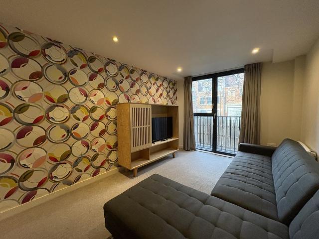 2 Bed Penthouse, Lydia Ann St, L1