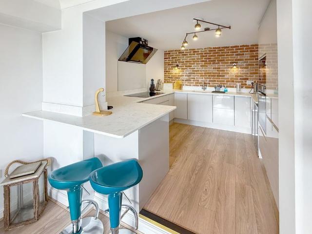 2 Bed Penthouse, South Ferry Quay, L3
