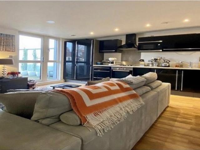 2 Bed Penthouse, Sharpley Court, SE1