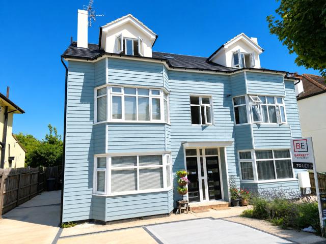 2 bed penthouse to rent in Tankerville Drive, Leigh on Sea, Essex, SS9