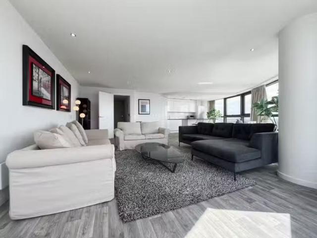 2 bed property to rent in Bridgewater Place, LS11