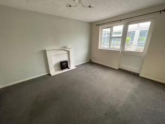 2 bed property to rent in Devonish Close, B49, Alcester