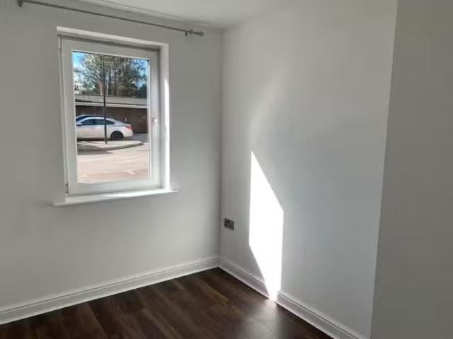 2 bed property to rent in Fairfield Square, DA11, Gravesend