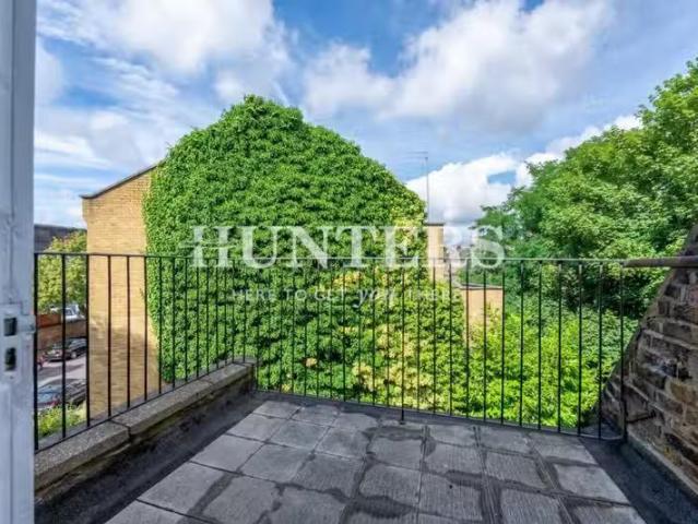 2 bed property to rent in Iverson Road, NW6, London