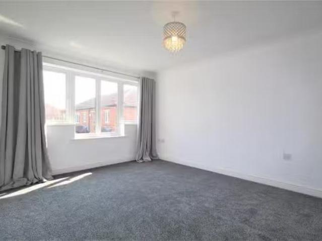 2 bed property to rent in Saxon Grange, LS25, Leeds