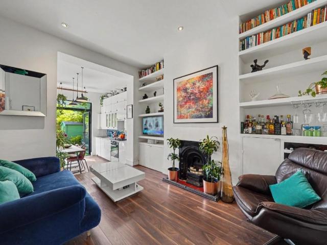 2 bed property for sale