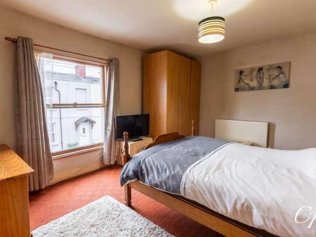 2 bed property for sale