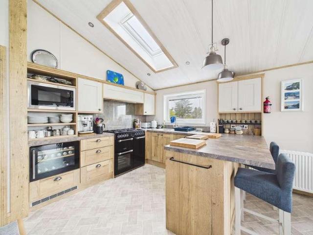 2 bed property for sale