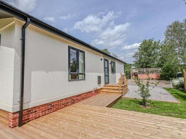 2 bed property for sale