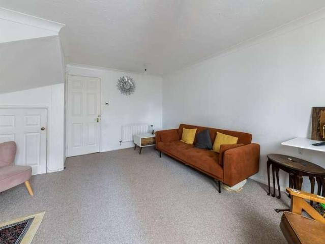 2 bed property for sale