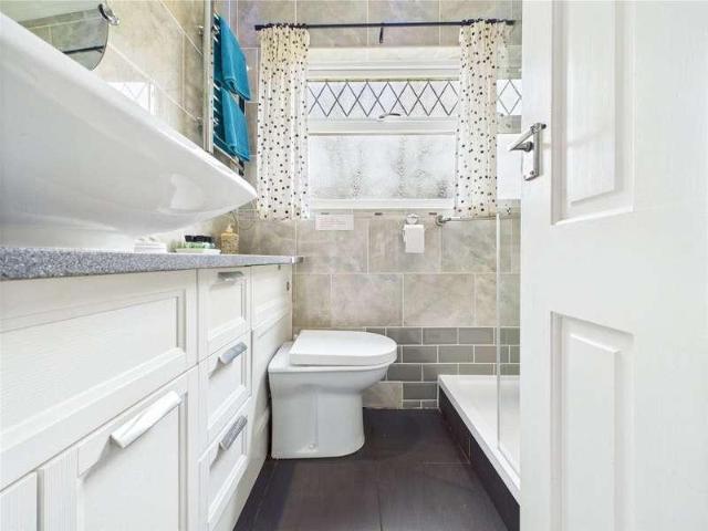 2 bed property for sale