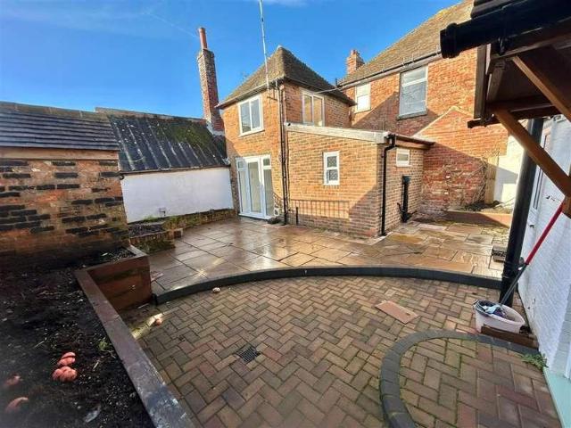 2 bed property for sale
