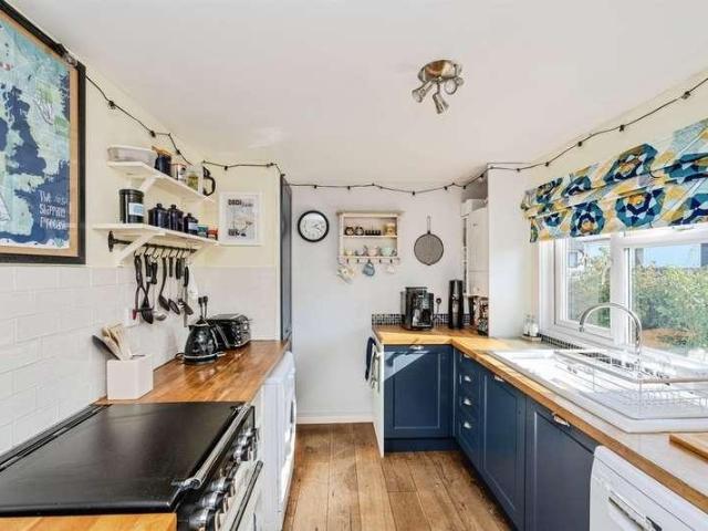 2 bed property for sale