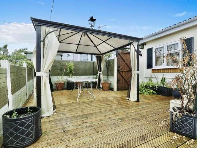 2 bed property for sale