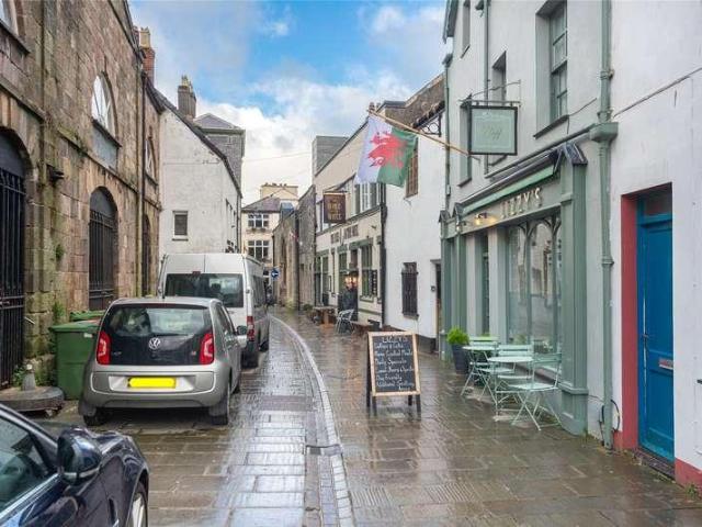 2 bed property for sale