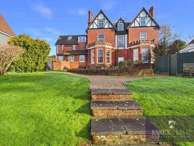 2 bed property for sale