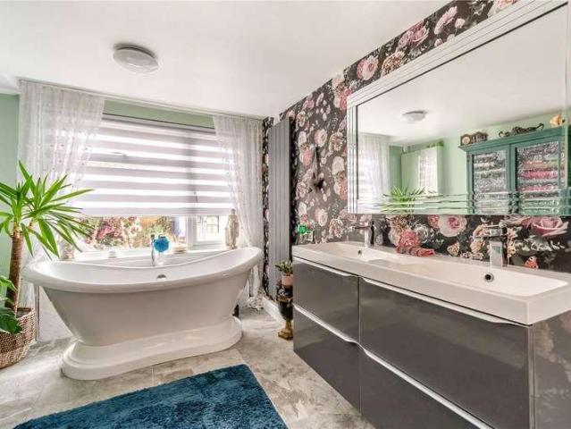 2 bed property for sale