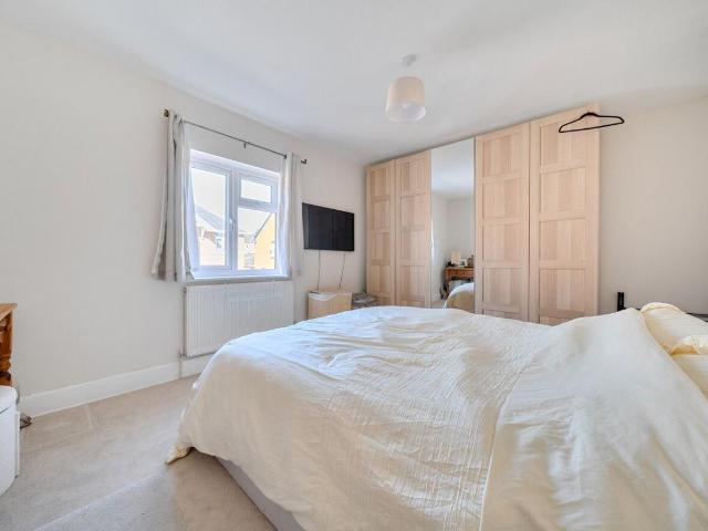 2 bed property for sale