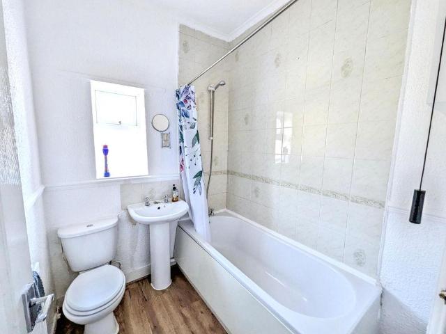 2 bed property for sale