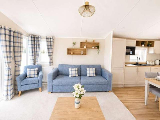 2 bed property for sale