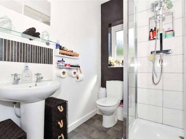 2 bed property for sale