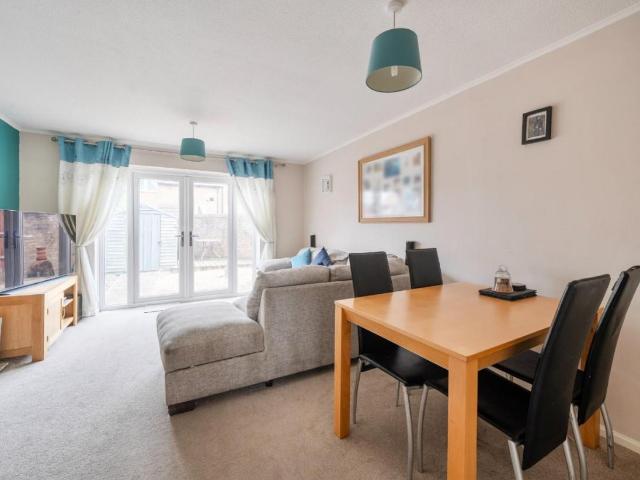 2 bed property for sale