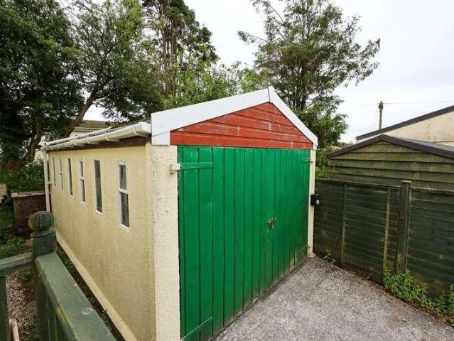 2 bed property for sale