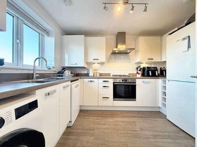 2 bed property for sale