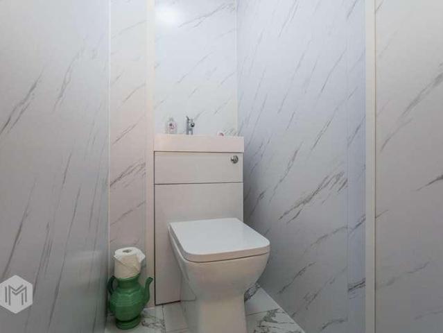 2 bed property for sale