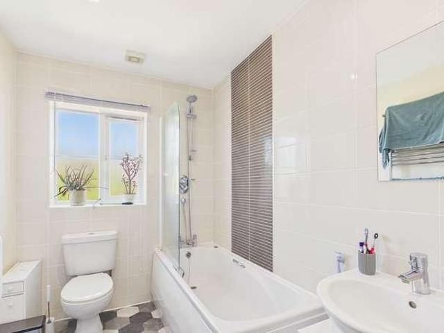 2 bed property for sale