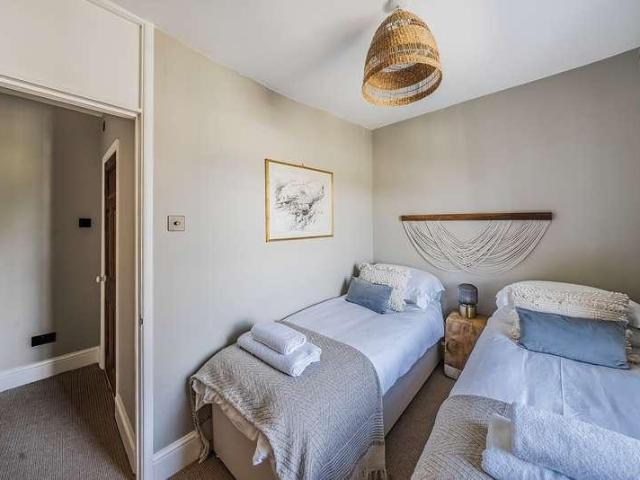 2 bed property for sale