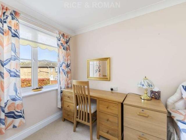 2 bed property for sale