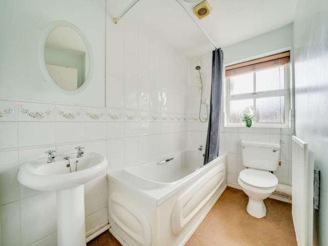 2 bed property for sale