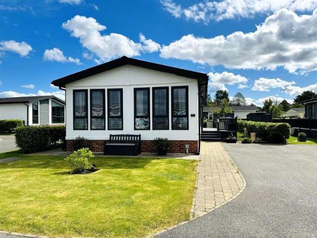 2 bed property for sale